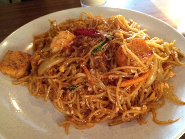 Fried Mee Mamak at Beach Republic, Luak Bay - Miri City Sharing