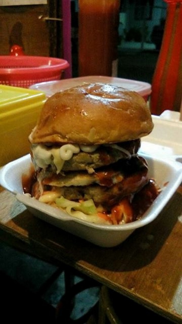 Homemake Pork Burger now at CoCo de”Permai Miri City - Miri City Sharing